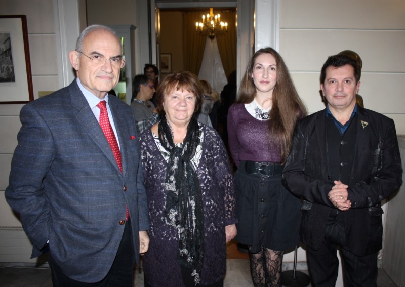 Τα εγκαίνια της μεγάλης έκθεσης του Κώστα Ευαγγελάτου στο μουσείο της ...