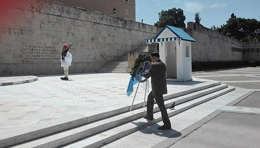 Κατάθεση τιμητικών στεφάνων στο Μνημείο του Άγνωστου Στρατιώτη ...