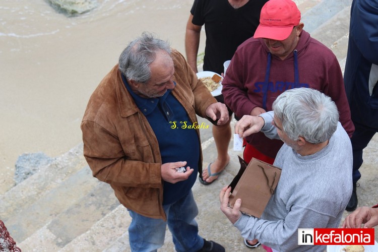 Εκοψαν την πρωτοχρονιάτικη πίτα τους οι Χειμερινοί Κολυμβητές της ...