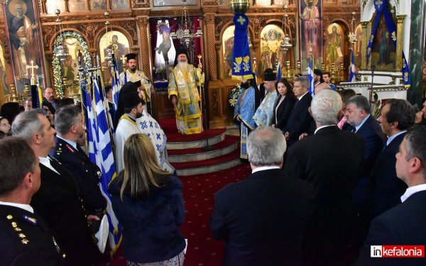 Αργοστόλι: Η επίσημη Δοξολογία και οι καταθέσεις στεφάνων για την ...