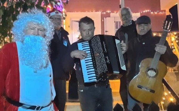 Τα κάλαντα της Πρωτοχρονιάς στον Ελειό (εικόνες) - InKefalonia