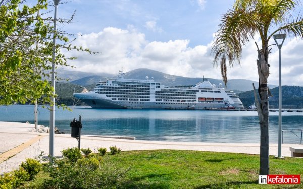 Στο λιμάνι του Αργοστολίου σήμερα το κρουαζιερόπλoιο Silver Spirit ...