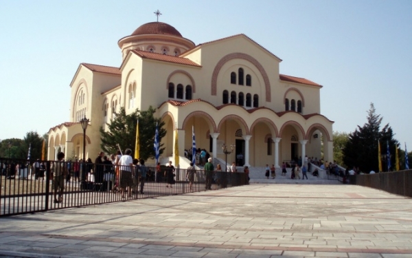 Η Πανηγυρική πολυαρχιερατική Θεία Λειτουργία απο τον Αγιο Γεράσιμο στα ...