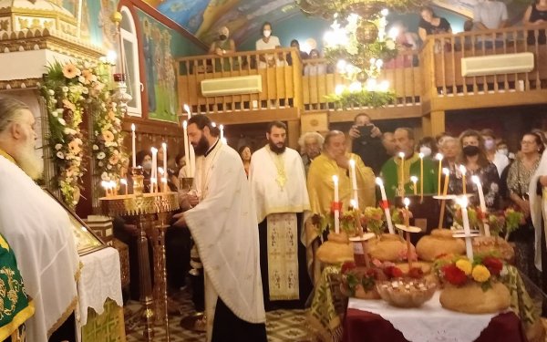 Εσπερινός και τραπέζι στην Μυρτιδιώτισσα στο Μοναστηράκι (εικόνες ...