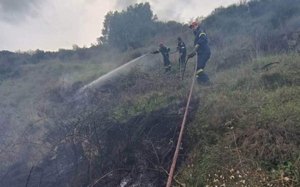 Άμεση επέμβαση για την κατάσβεση δυο πυρκαγιών σε Ασπρογέρακα και Αγ ...