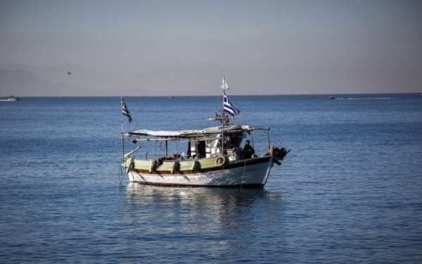 Περιφέρεια: Άδειες Αλίευσης σε επαγγελματικά αλιευτικά σκάφη για το ...