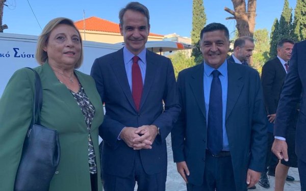 Παρουσία Μητσοτάκη η τελετή παράδοσης για το νέο ασθενοφόρο της Ιθάκης ...