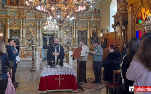 Μ. Τετάρτη: «Της αλειψάσης τον Κύριον μύρω» - Το Ιερό Ευχέλαιο στην ...
