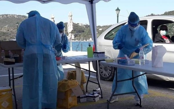 Rapid Test με τη μέθοδο drive through από την Κινητή Ομάδα ΕΟΔΥ στον ...