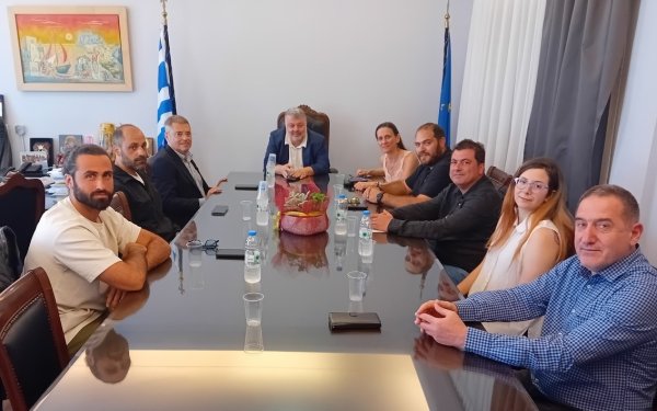 Συνάντηση Δημάρχου Αργοστολίου και Βουλευτή με εκπροσώπους του ΤΕΕ για ...