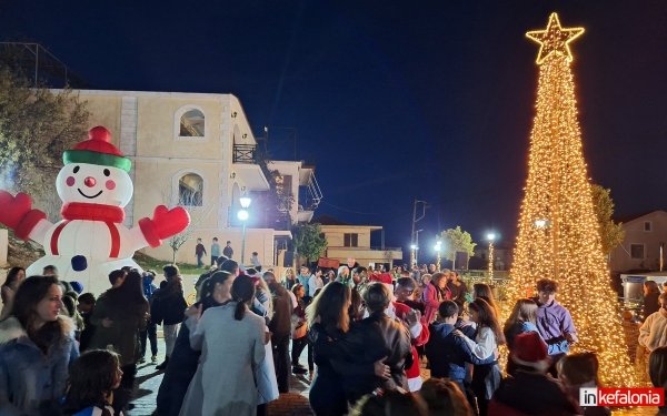 Βλαχάτα: Χόρεψε Κεφαλονίτικο Μπάλο και ο Αη Βασίλης! Όμορφες εικόνες ...