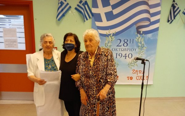 Συγκίνησαν! Στα ‘’γαλανόλευκα’’ το Δημοτικό Γηροκομείο Αργοστολίου ...