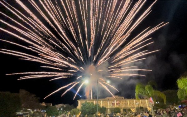 Με εντυπωσιακό δρώμενο και πολλά πυροτεχνήματα η λαμπερή γιορτή ...